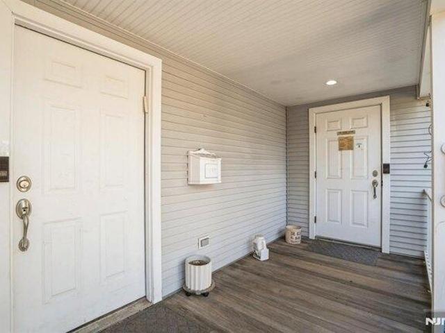 house with 5 bedroom, Teaneck NJ ES104482133