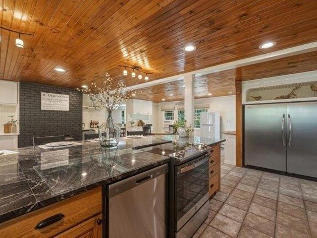 house with 5 bedroom, Tewksbury MA ES105206746