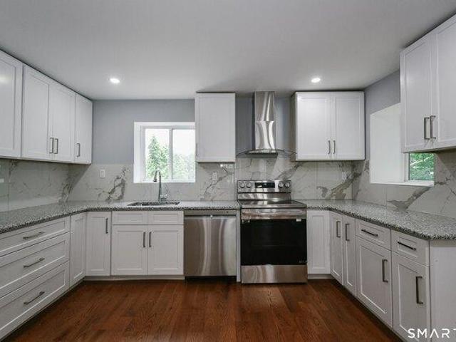 house with 5 bedroom, Torrington CT ES104649986