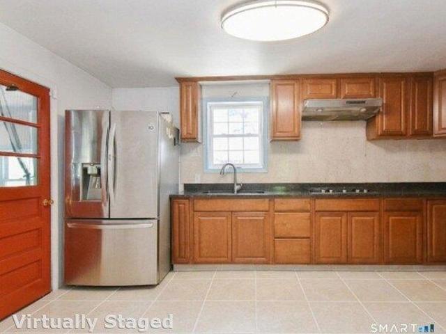 house with 5 bedroom, Torrington CT ES104921241
