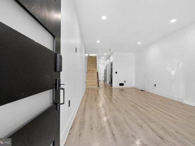house with 5 bedroom, Trenton NJ DLS101632785