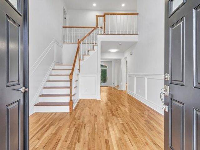 house with 5 bedroom, Trumbull CT DLS101631767
