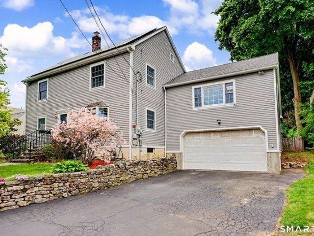 house with 5 bedroom, Trumbull CT DLS102826739