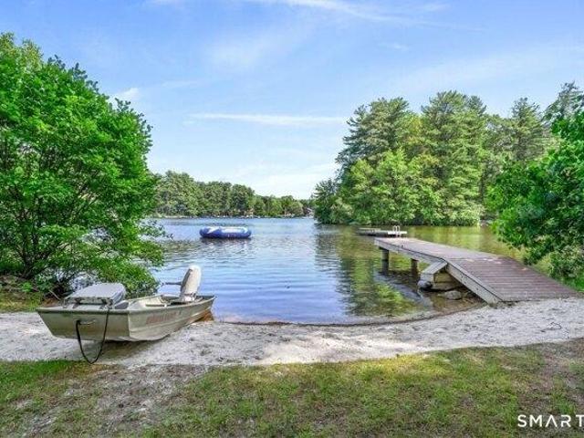 house with 5 bedroom, Trumbull CT DS102475363