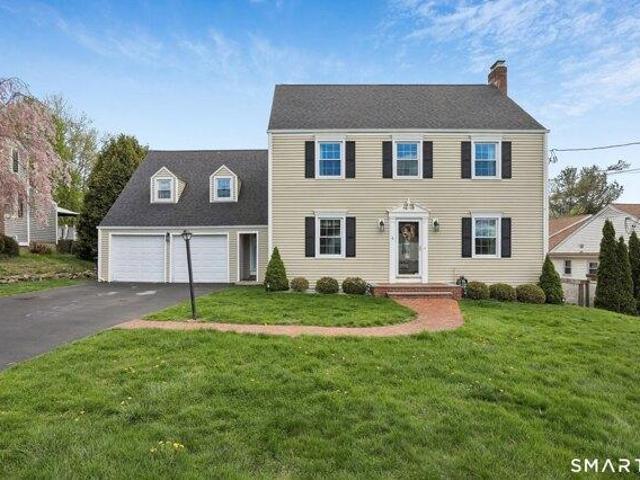 house with 5 bedroom, Trumbull CT DS102825442