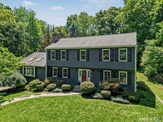 house with 5 bedroom, Trumbull CT DS103125632