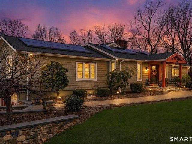 house with 5 bedroom, Trumbull CT DS103439400