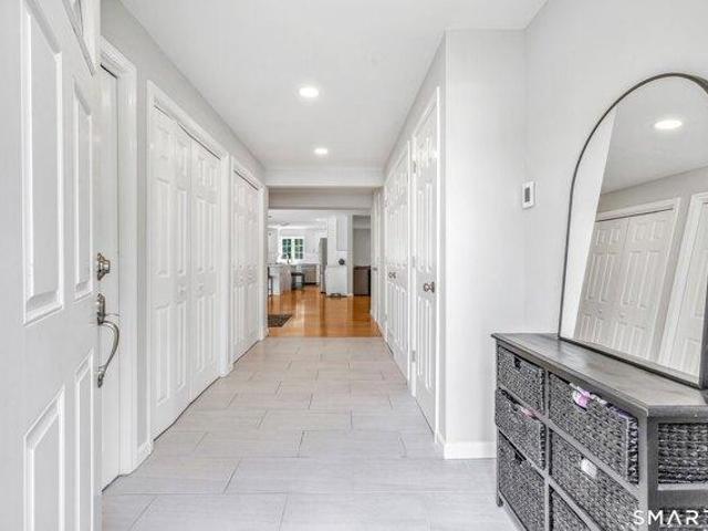 house with 5 bedroom, Trumbull CT DS104152597