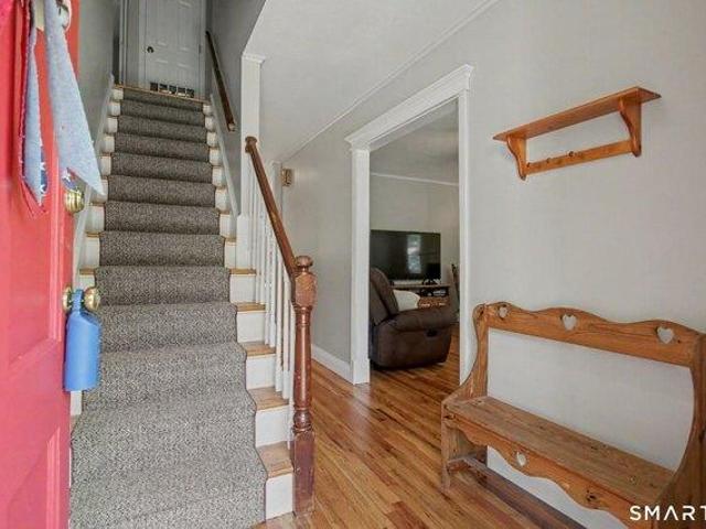 house with 5 bedroom, Trumbull CT DS104115069