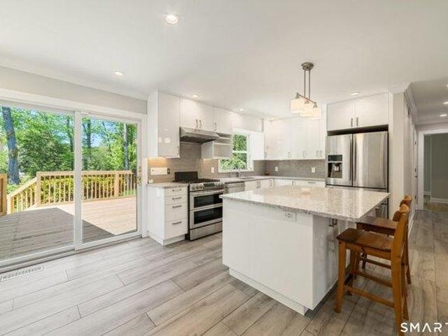 house with 5 bedroom, Trumbull CT ES103439252