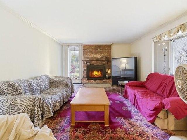 house with 5 bedroom, Trumbull CT ES104151235