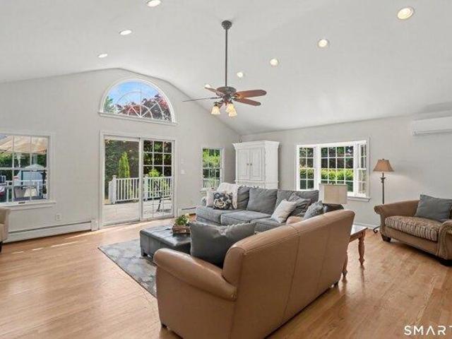 house with 5 bedroom, Trumbull CT ES104115476