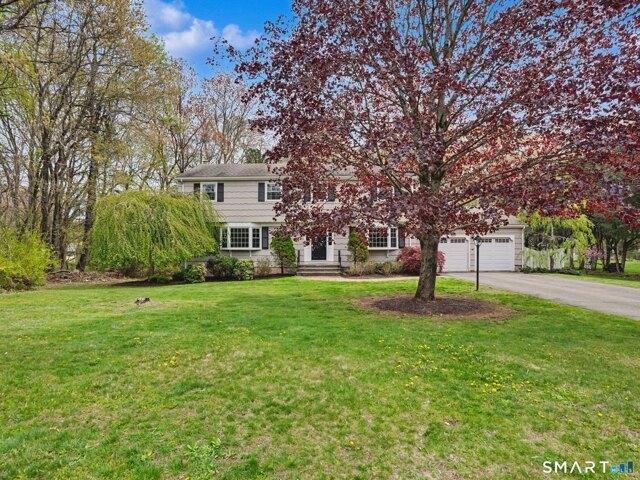 house with 5 bedroom, Trumbull CT ES104116068