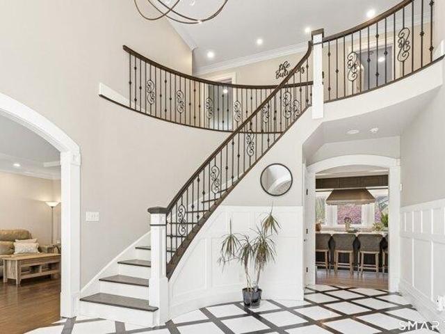 house with 5 bedroom, Trumbull CT ES105160357