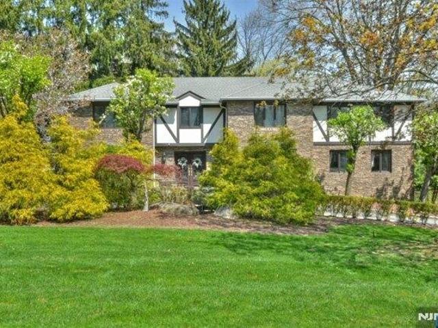 house with 5 bedroom, Upper Saddle River NJ DS102284387