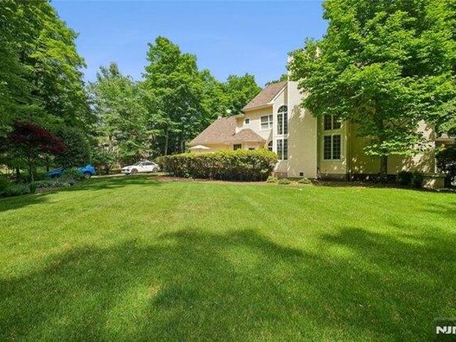 house with 5 bedroom, Upper Saddle River NJ ES104904478
