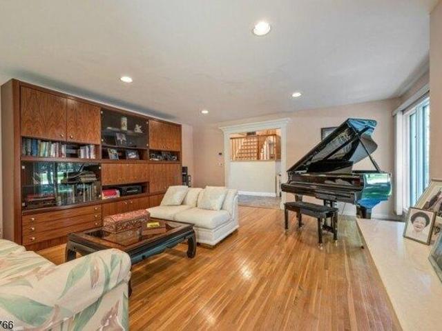 house with 5 bedroom, Upper Saddle River NJ ES104906275