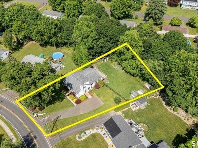 house with 5 bedroom, Vernon CT ES104511173