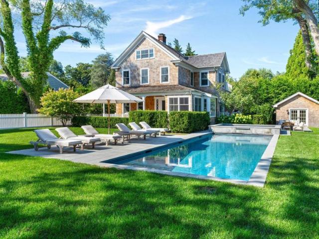 house with 5 bedroom, Village Of East Hampton NY DLS98330470