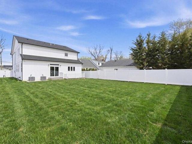 house with 5 bedroom, Wantagh NY ES104922338