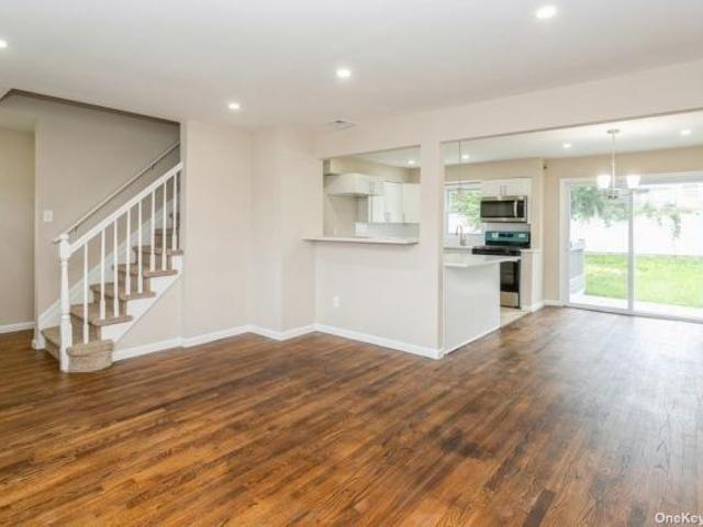 house with 5 bedroom, Wantagh NY ES72692297