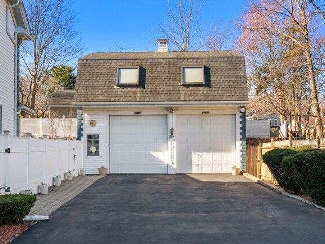 house with 5 bedroom, Waltham MA ES104011114