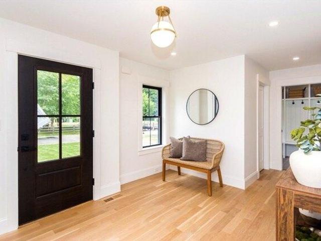 house with 5 bedroom, Waltham MA ES104296290