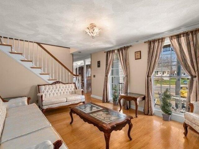 house with 5 bedroom, Waltham MA ES105157341