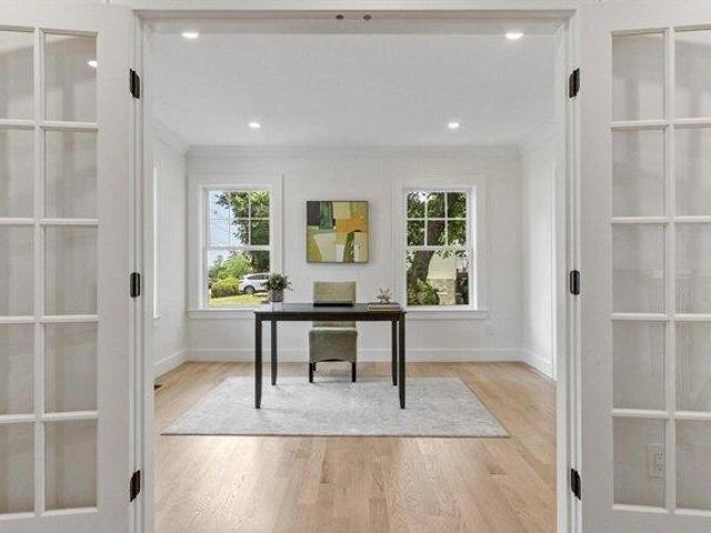 house with 5 bedroom, Waltham MA ES105232662