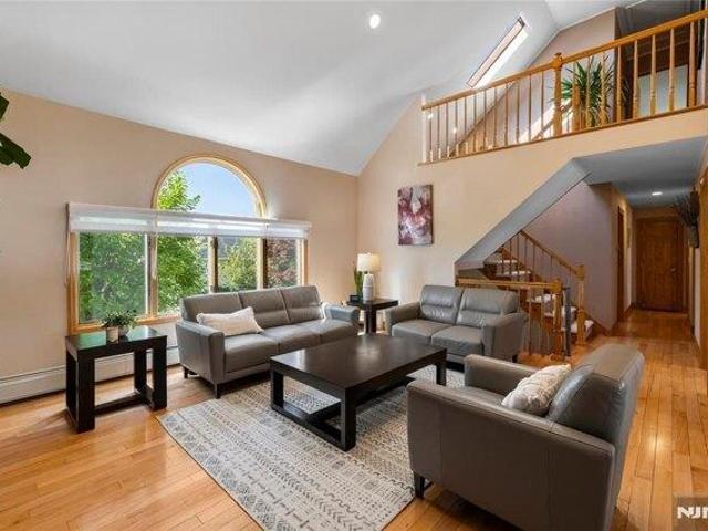 house with 5 bedroom, Wallington NJ DLS102564799