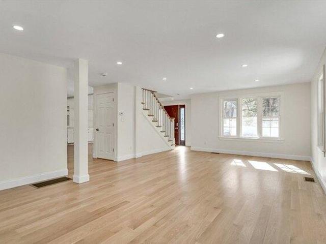 house with 5 bedroom, Walpole MA ES103074102