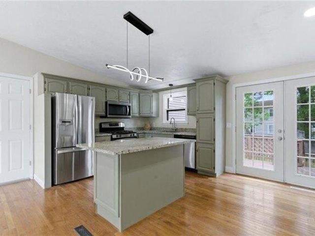 house with 5 bedroom, Warwick RI DS103038074