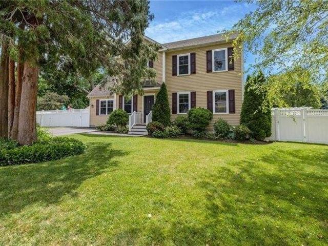 house with 5 bedroom, Warwick RI ES104153568