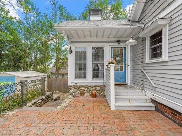house with 5 bedroom, Warwick RI ES105104908