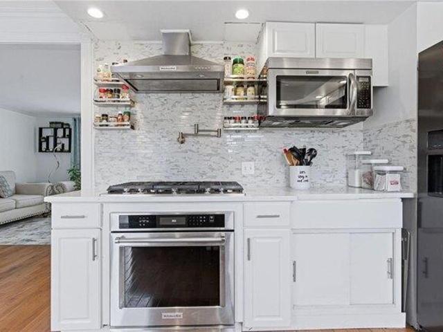 house with 5 bedroom, Warwick RI ES105157909
