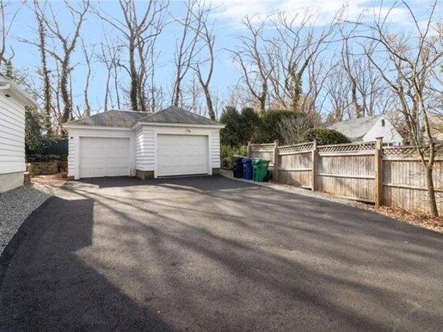 house with 5 bedroom, Warwick RI ES103158819