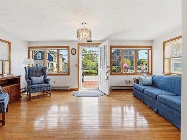 house with 5 bedroom, Wareham MA ES104116105