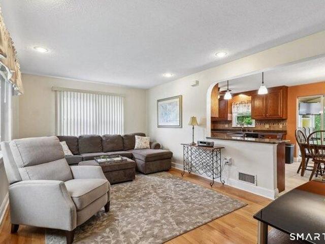 house with 5 bedroom, Waterbury CT DS103436779