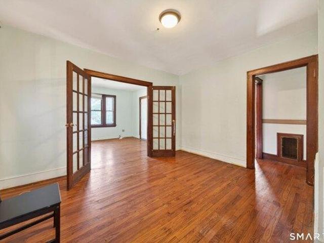 house with 5 bedroom, Waterbury CT ES103433934