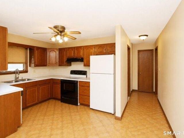 house with 5 bedroom, Waterbury CT ES103435623