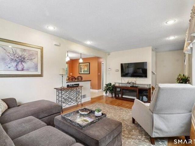 house with 5 bedroom, Waterbury CT ES103436779