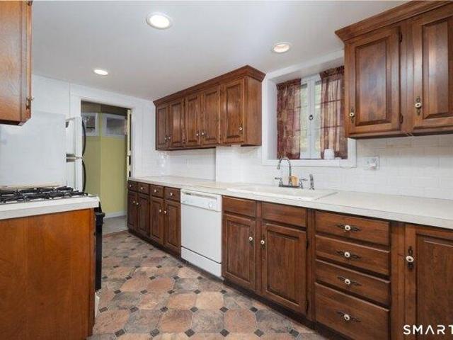 house with 5 bedroom, Waterbury CT ES103125101