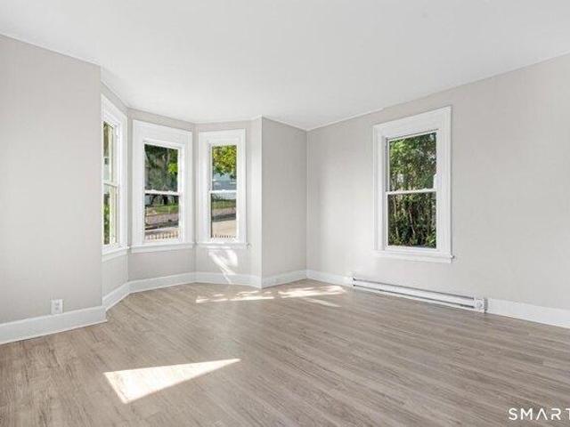 house with 5 bedroom, Waterbury CT ES105160198