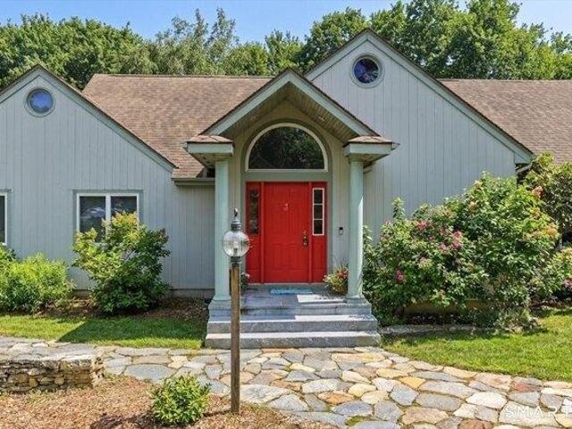 house with 5 bedroom, Waterford CT DS101464167
