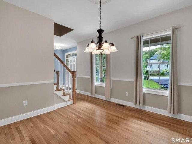 house with 5 bedroom, Waterford CT ES103188072