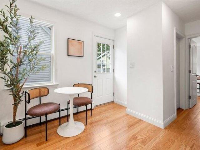 house with 5 bedroom, Watertown MA ES105059103