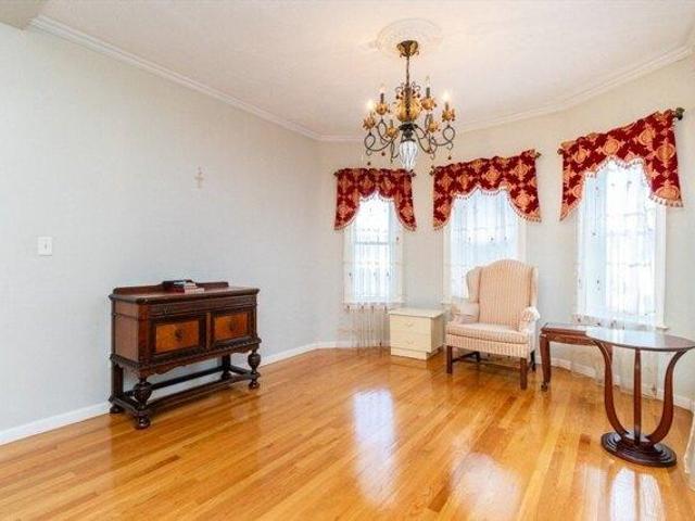 house with 5 bedroom, Watertown MA ES105096290