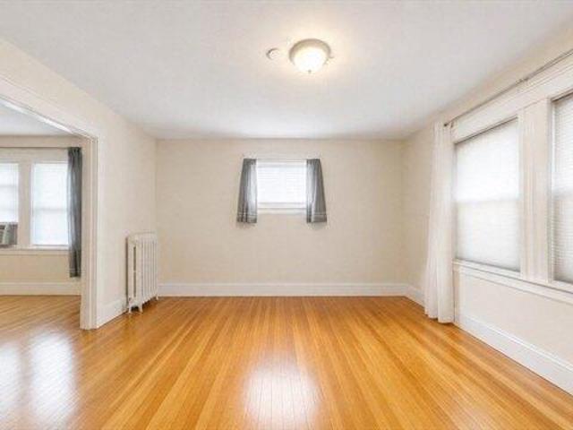 house with 5 bedroom, Watertown MA ES105117182