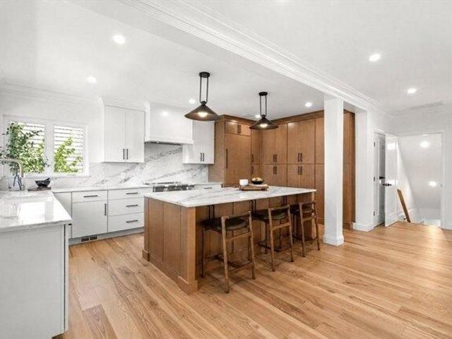 house with 5 bedroom, Watertown MA ES105230759