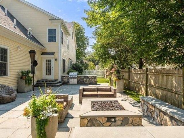 house with 5 bedroom, Wellesley MA ES102828025